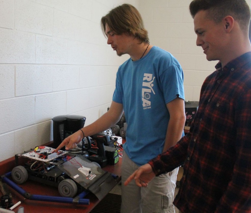 CHS robotics program develops future engineers - HANDSONLABS SOFTWARE ...